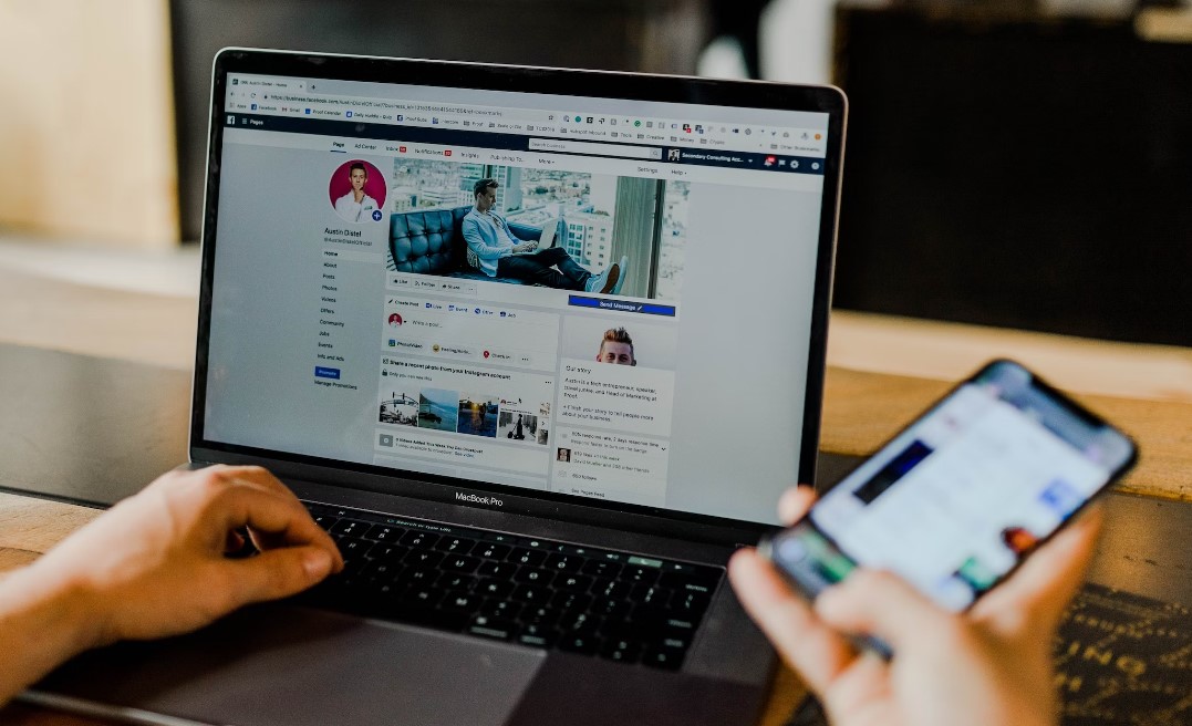 Most Common Facebook Cheating Signs For You Not To Miss