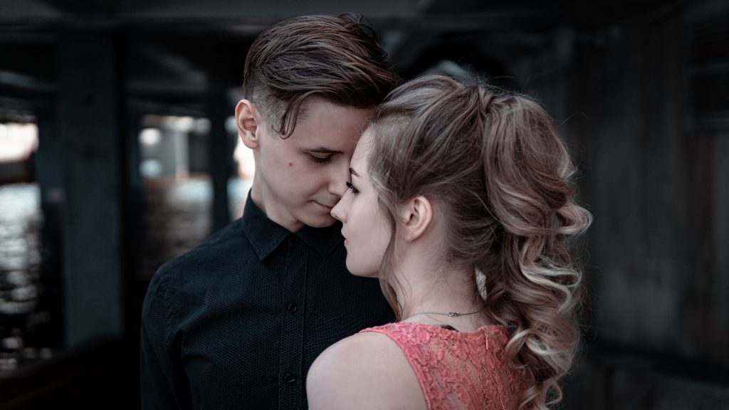 Alarming Signs He’s Not Over His Ex